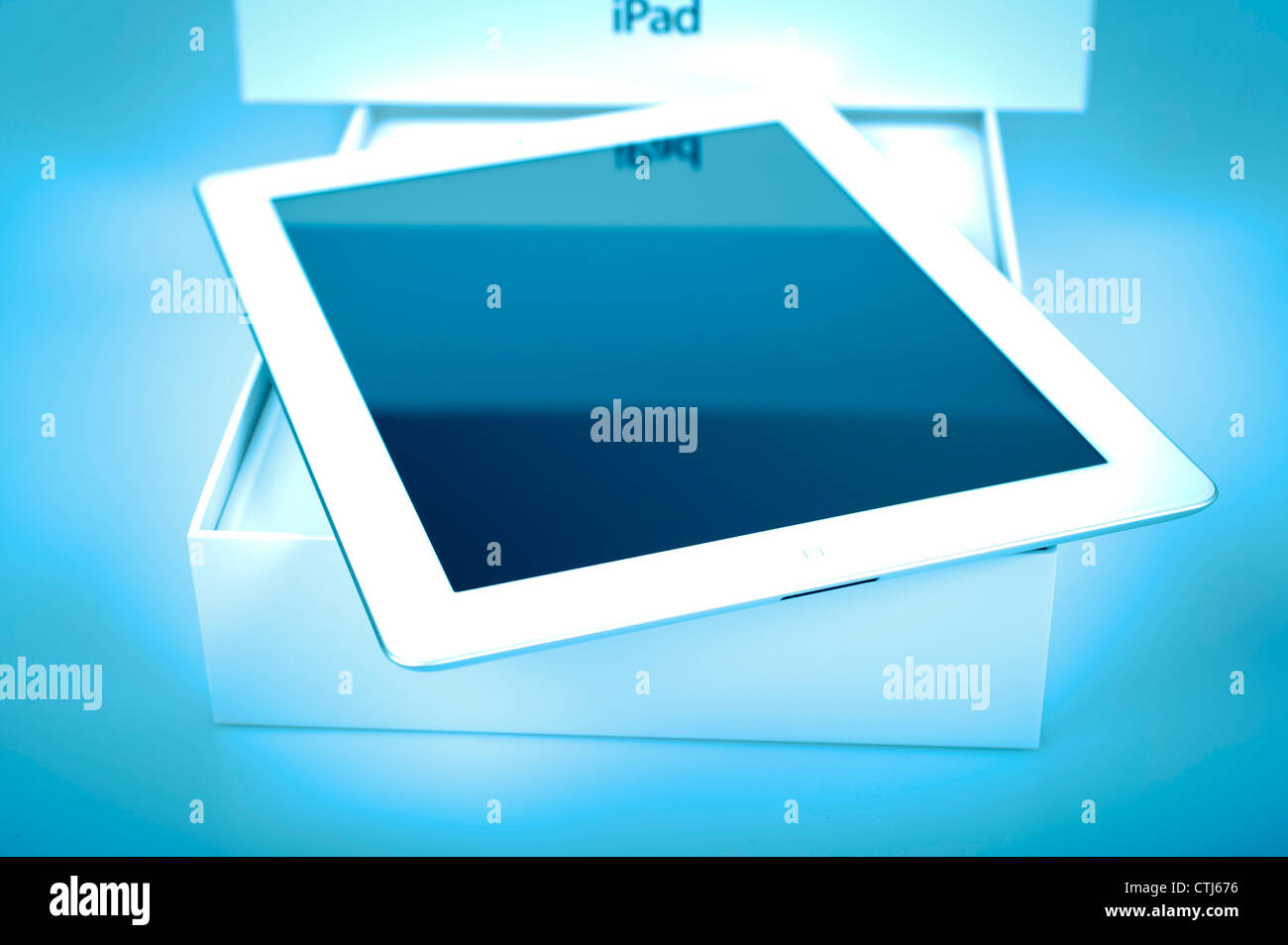 iPad2 tablet out of the box Stock Photo - Alamy