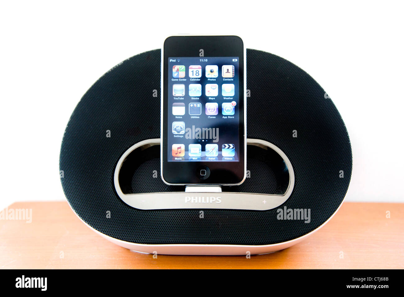 Dock speakers hi-res stock photography and images - Alamy
