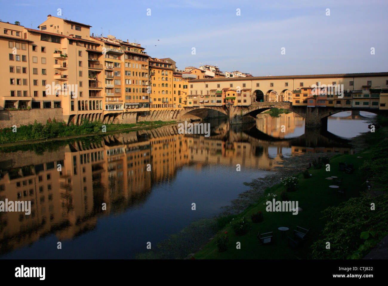 Ponte vecchio bridge hi-res stock photography and images - Alamy