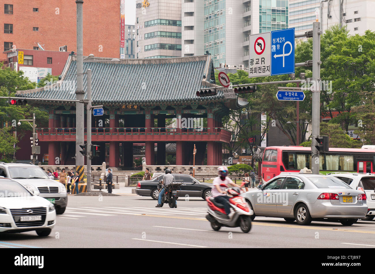 Bosingak (Belfry) in Jongno, Seoul, Korea Stock Photo - Alamy