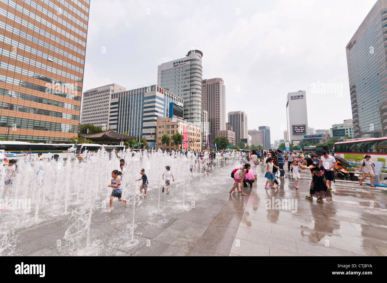 People enjoying hot summer day in Gwanghwamun Square, Seoul, Korea ...