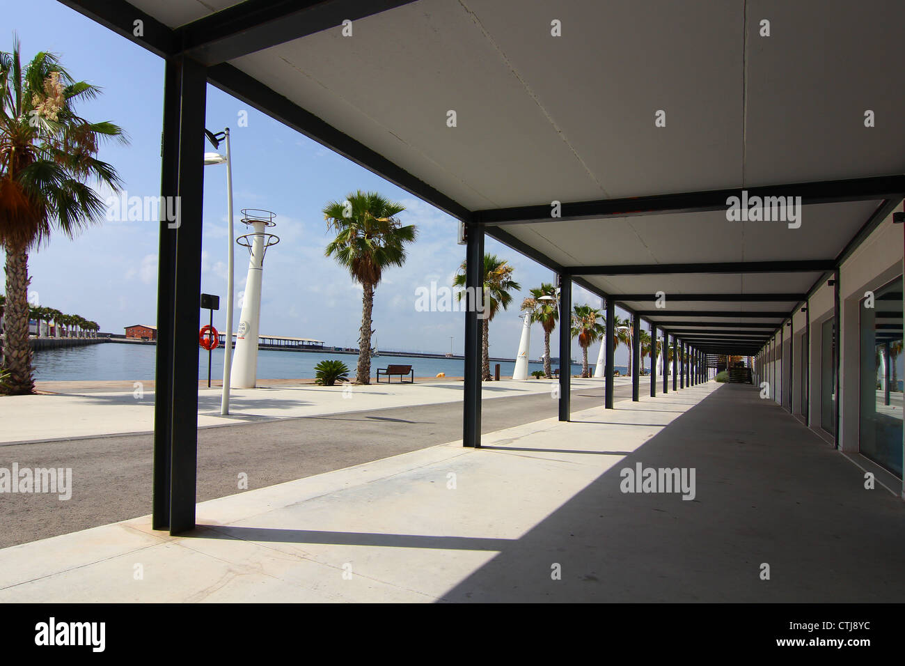Hallway exterior modern building hi-res stock photography and images ...