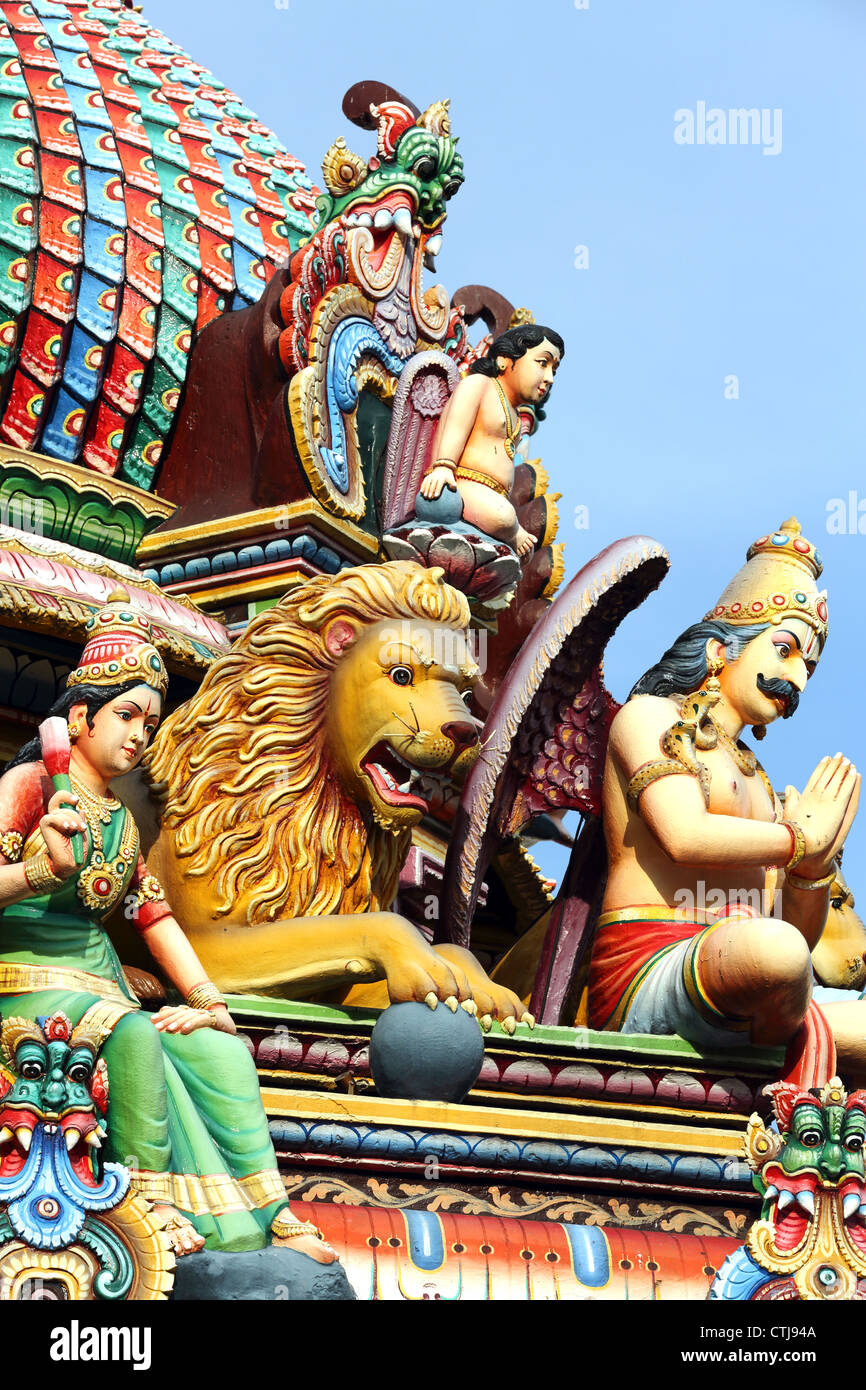 Colorful Hindu deity statues at Sri Mariamman Temple in Chinatown ...