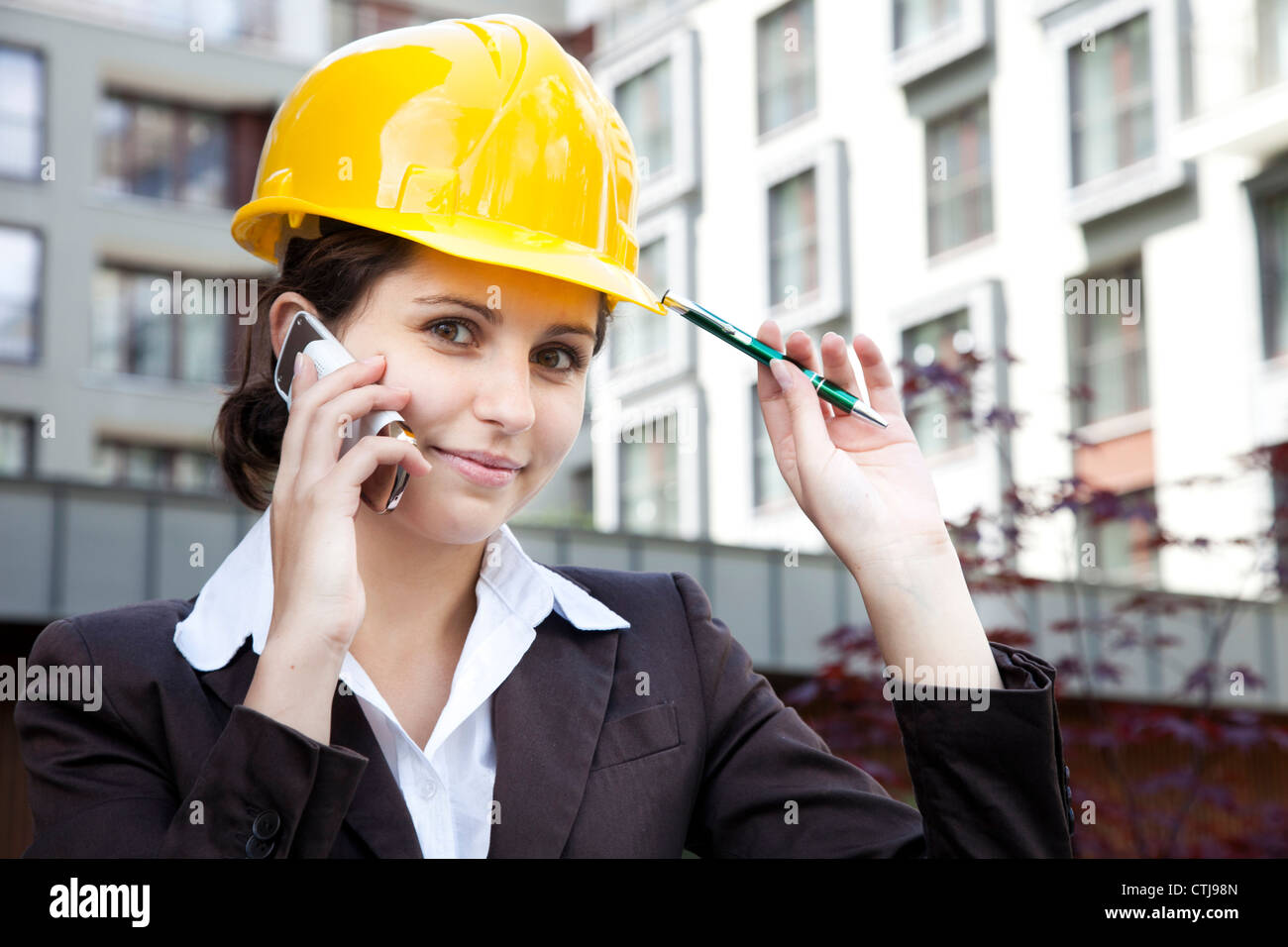 Female construction engineer calling Stock Photo - Alamy