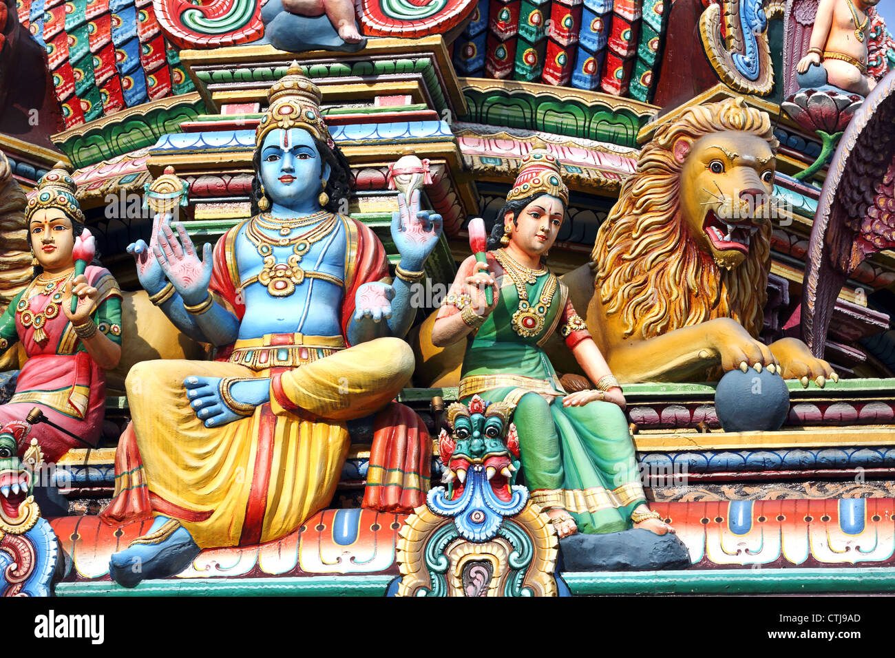 Colorful Hindu deity statues at Sri Mariamman Temple in Chinatown ...