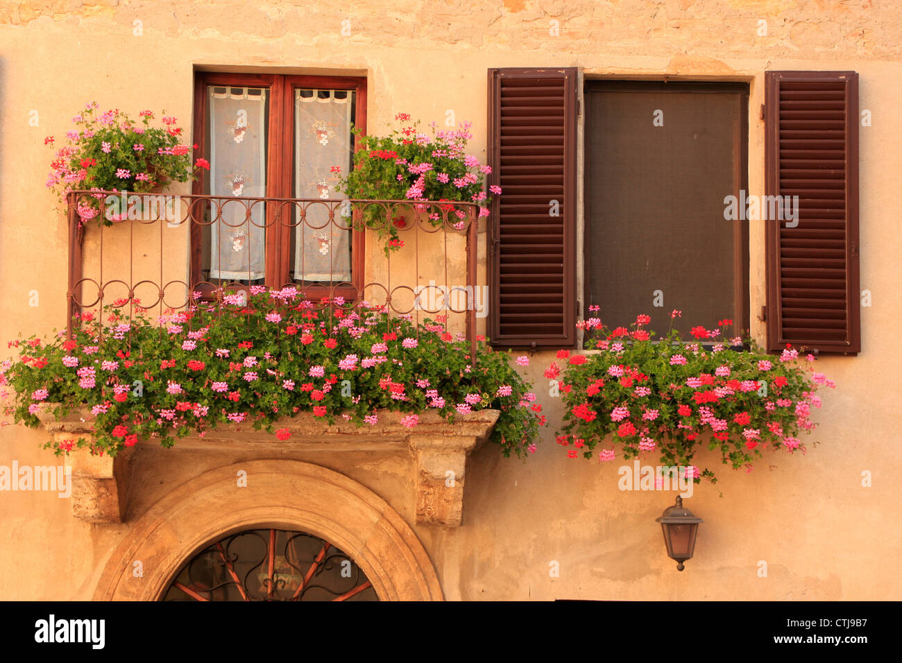 Horizontal orange europe european hi-res stock photography and images ...