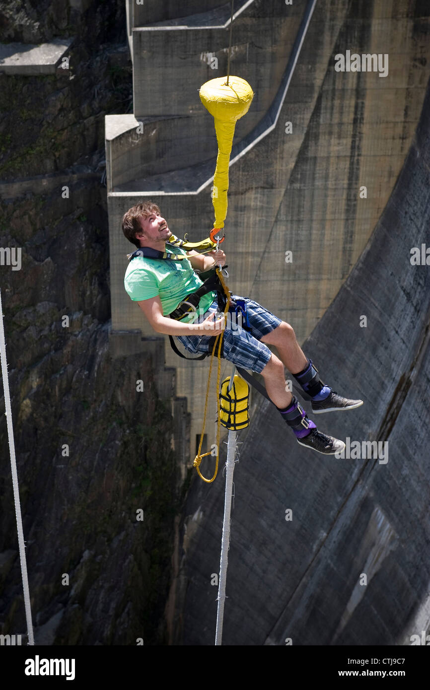 Bungee jumping verzasca hi-res stock photography and images - Alamy