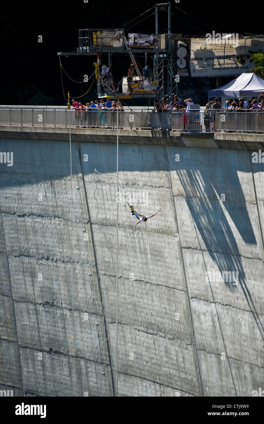 Switzerland, Canton Ticino, Verzasca dam, Bungee jumping Stock Photo ...
