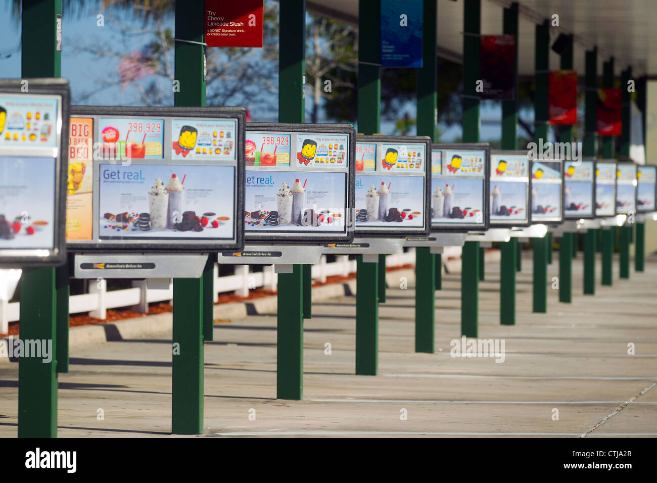 Sonic fast food restaurant hi-res stock photography and images - Alamy