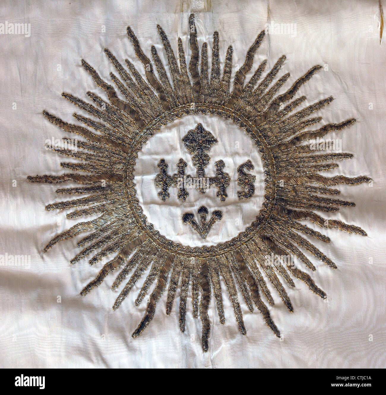 Gold embroidered ceremonial clothing hi-res stock photography and ...