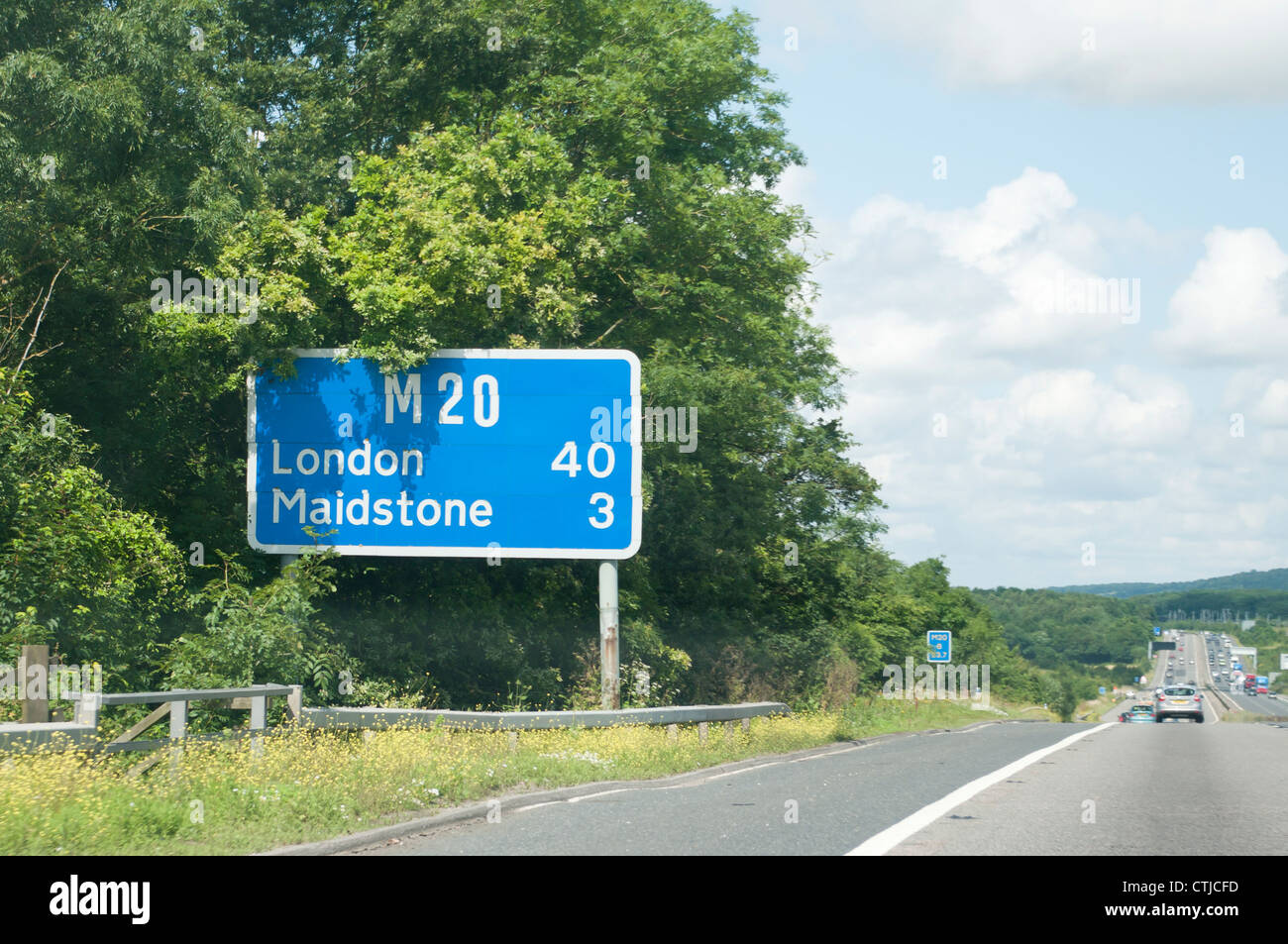 Motorway sign uk hi-res stock photography and images - Alamy