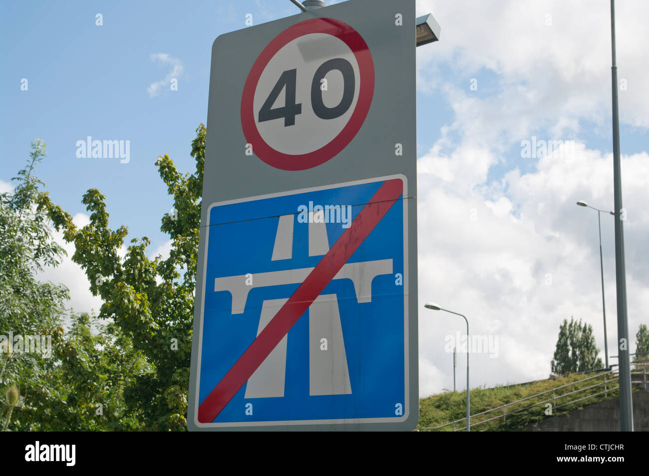 End motorway sign hi-res stock photography and images - Alamy