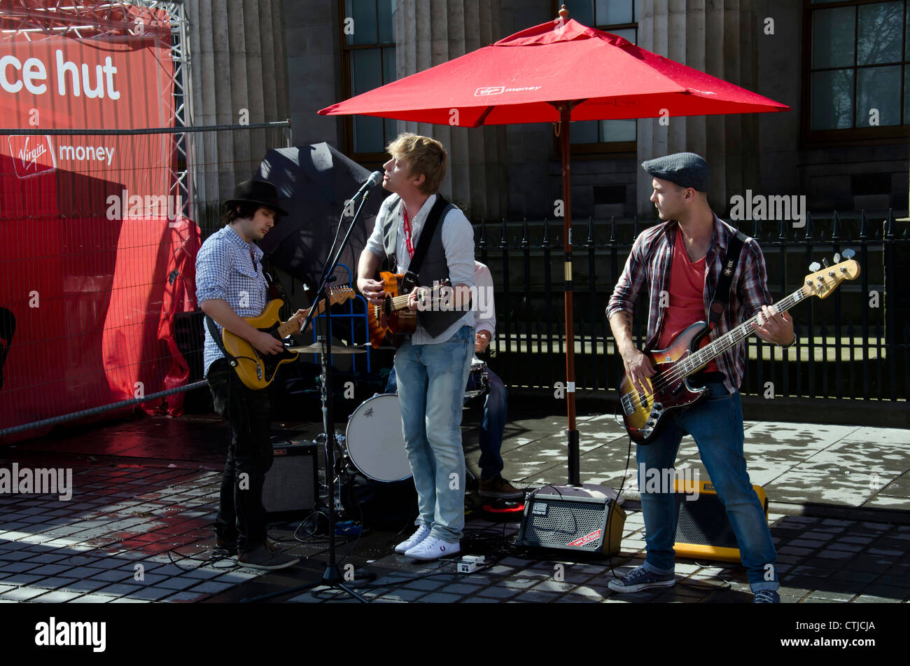 Edinburgh rock band hi-res stock photography and images - Alamy