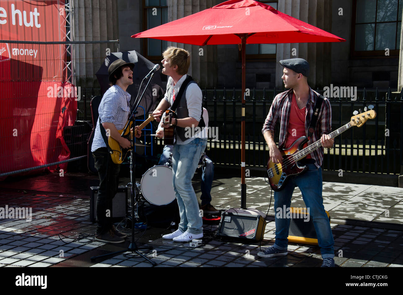 Edinburgh rock band hi-res stock photography and images - Alamy