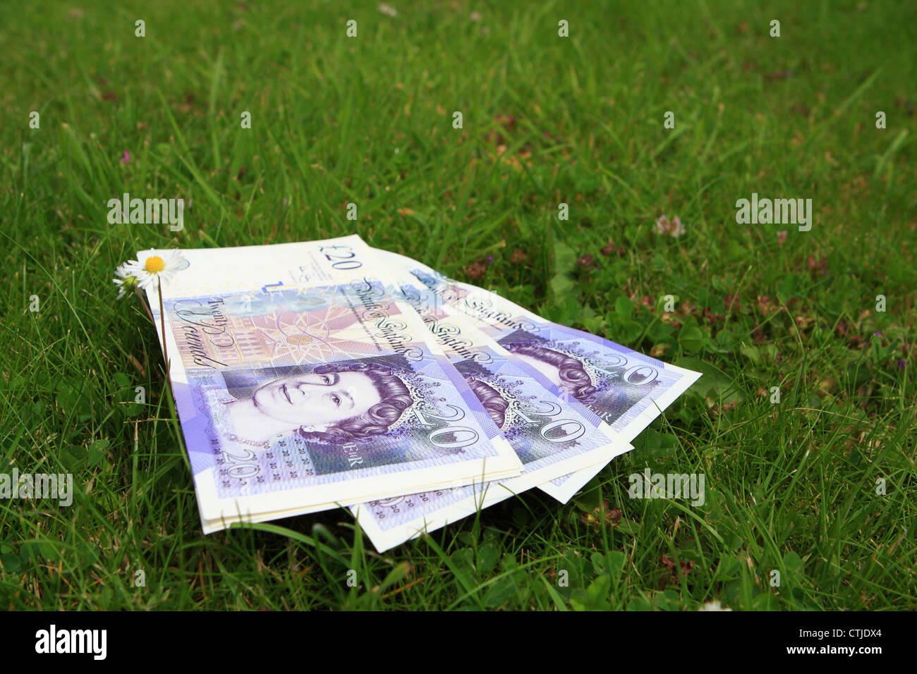 sterling notes lying on grass Stock Photo - Alamy