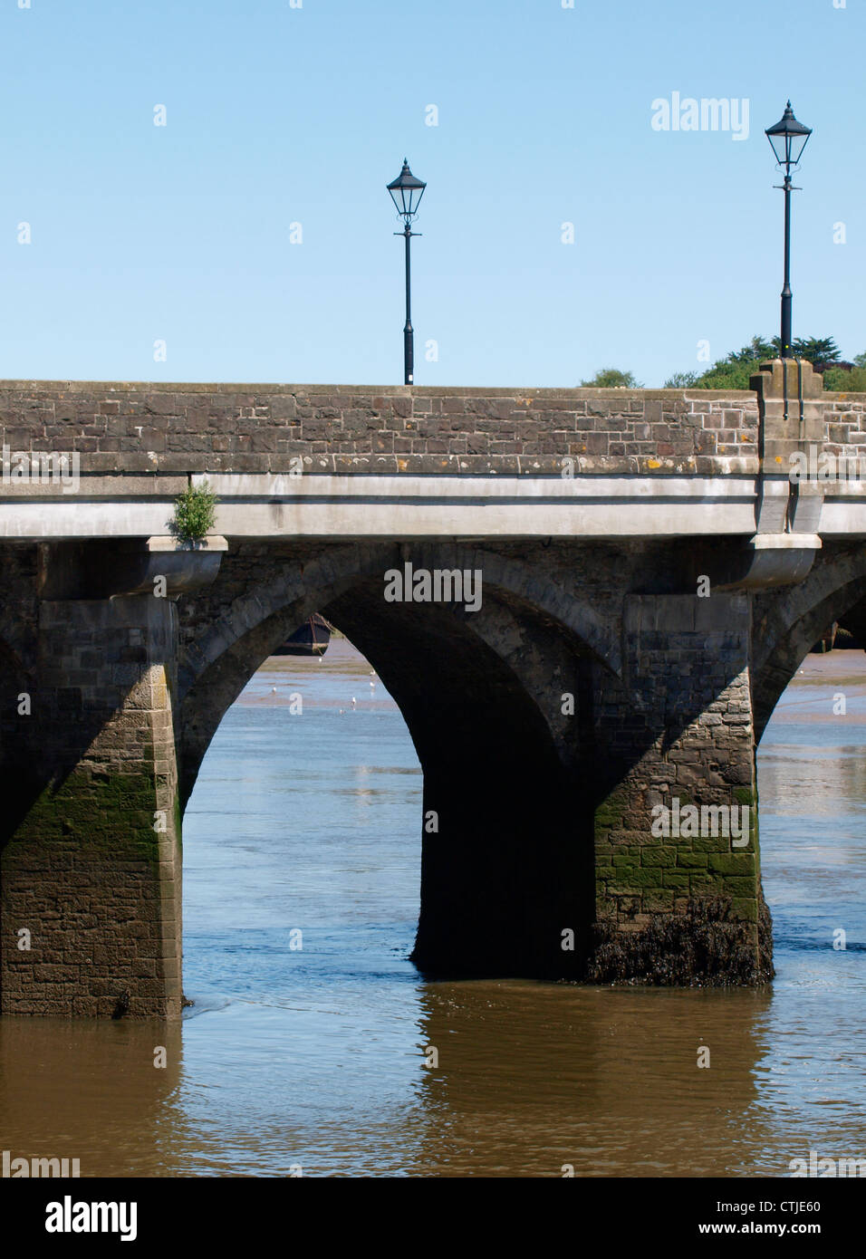 Single arch stone bridge hi-res stock photography and images - Alamy