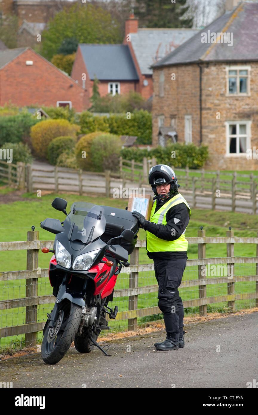 Motorbike delivery hi-res stock photography and images - Alamy