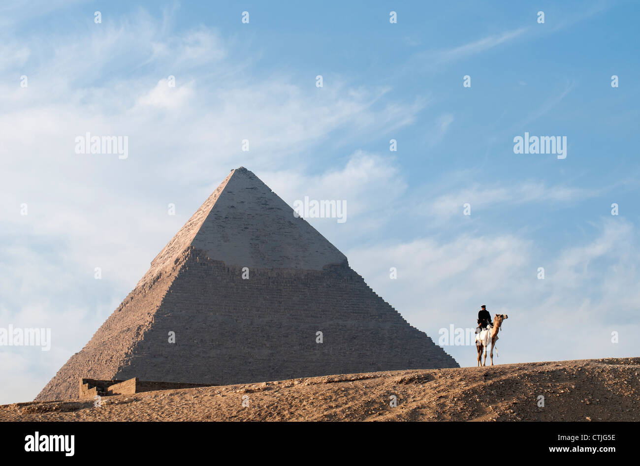 Egypt cairo pyramids tourist police hi-res stock photography and images ...