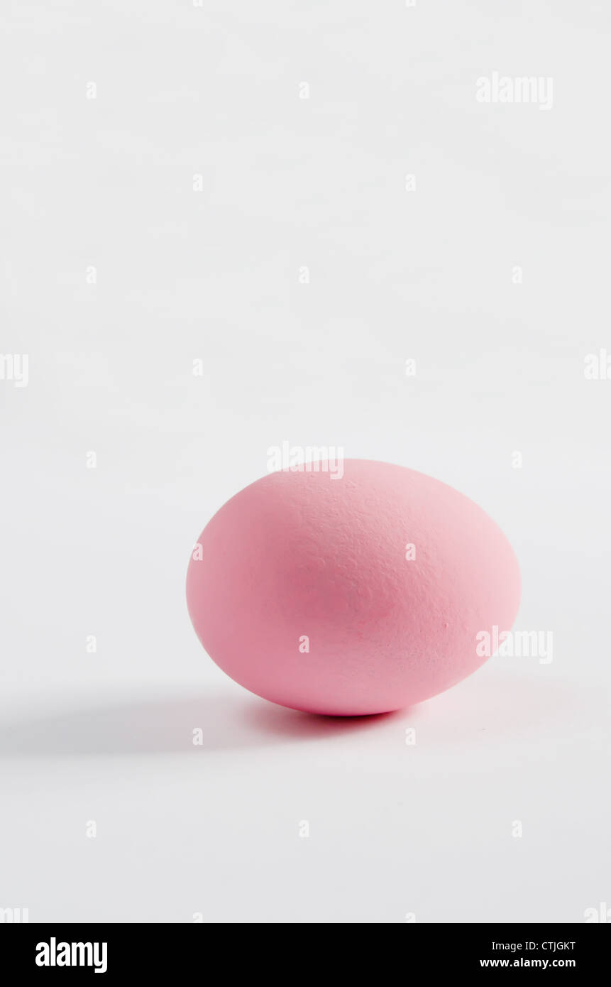 Single easter egg hi-res stock photography and images - Alamy