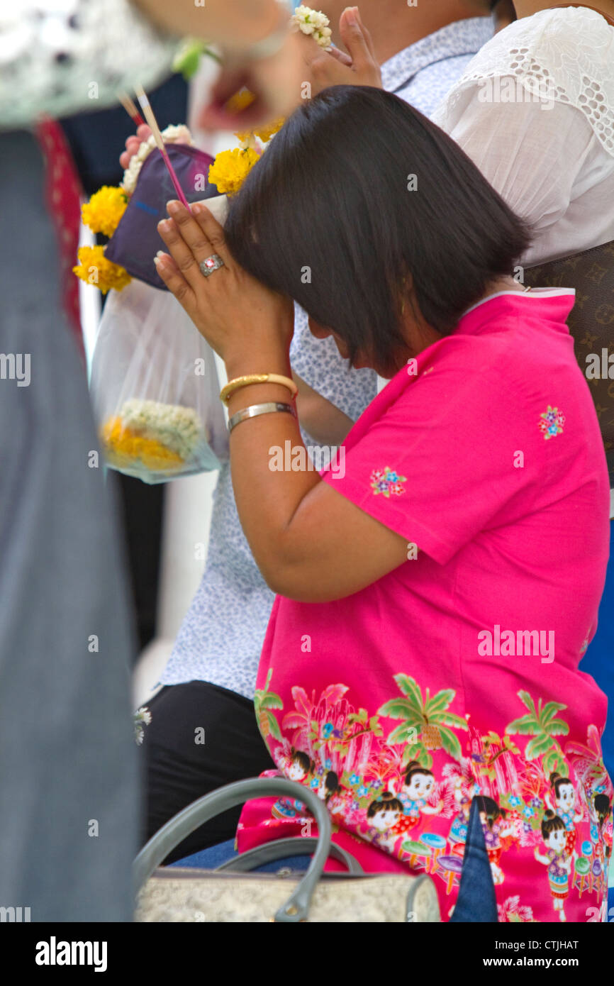 Bangkok thailand pray praying hi-res stock photography and images - Alamy
