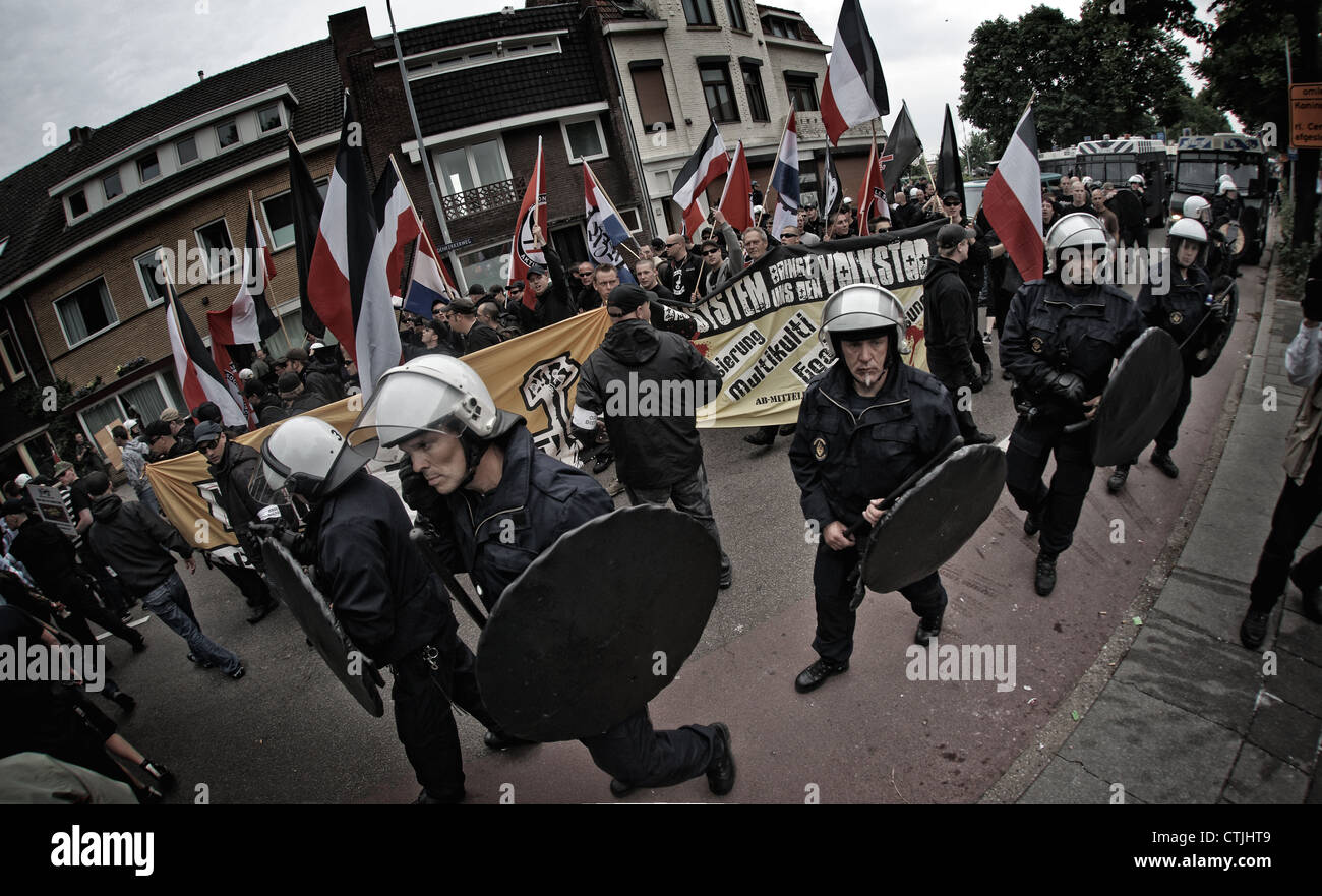 Extremists hi-res stock photography and images - Alamy