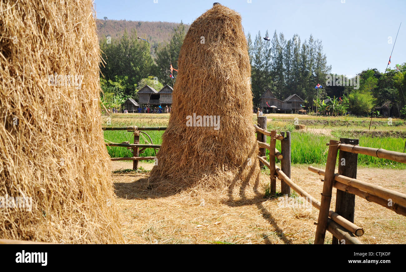 Farmers And Straw High Resolution Stock Photography and Images - Alamy