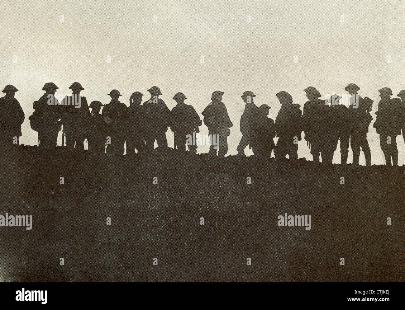World war one soldier silhouette hi-res stock photography and images ...
