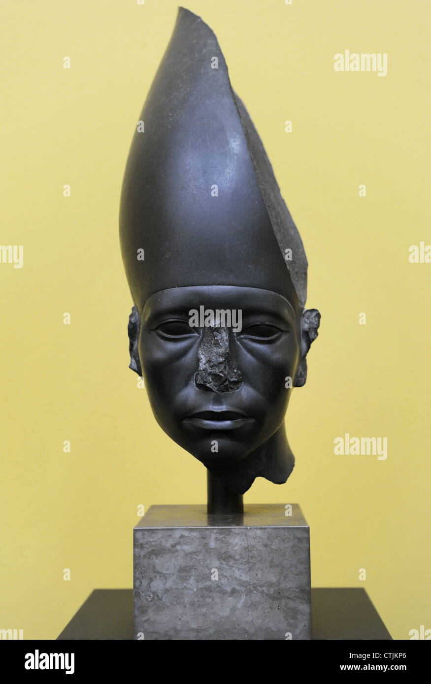 Head of amenemhet iii hi-res stock photography and images - Alamy