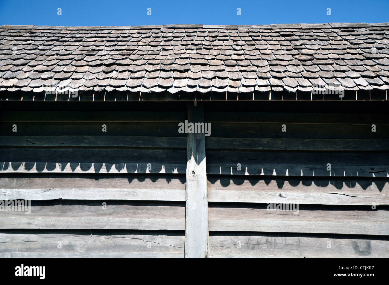 Thai temple roof construction hi-res stock photography and images - Alamy
