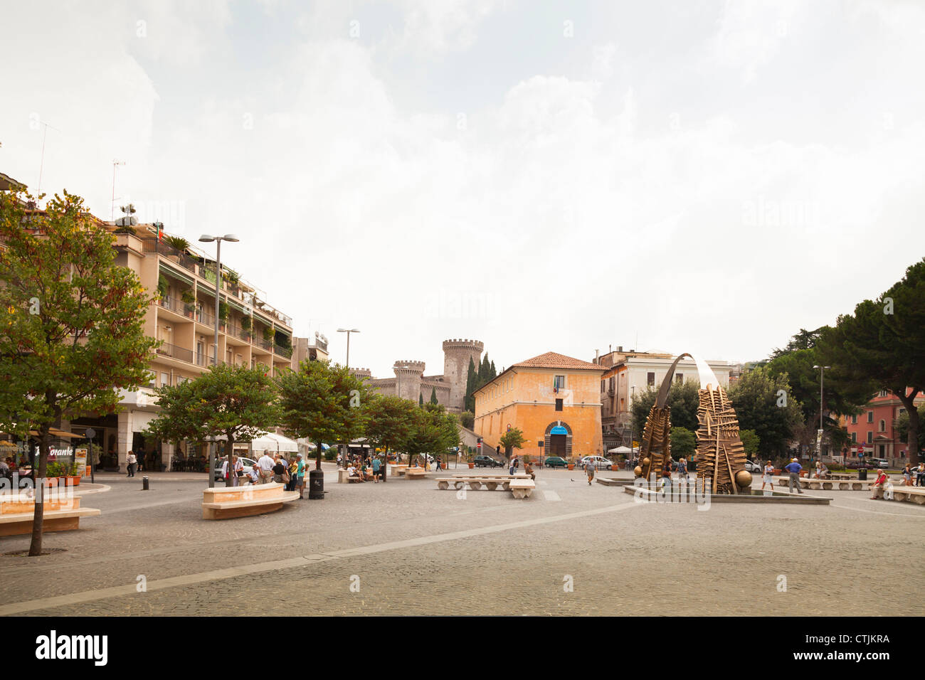 Piazza giuseppe Garibaldi in Tivoli Stock Photo - Alamy