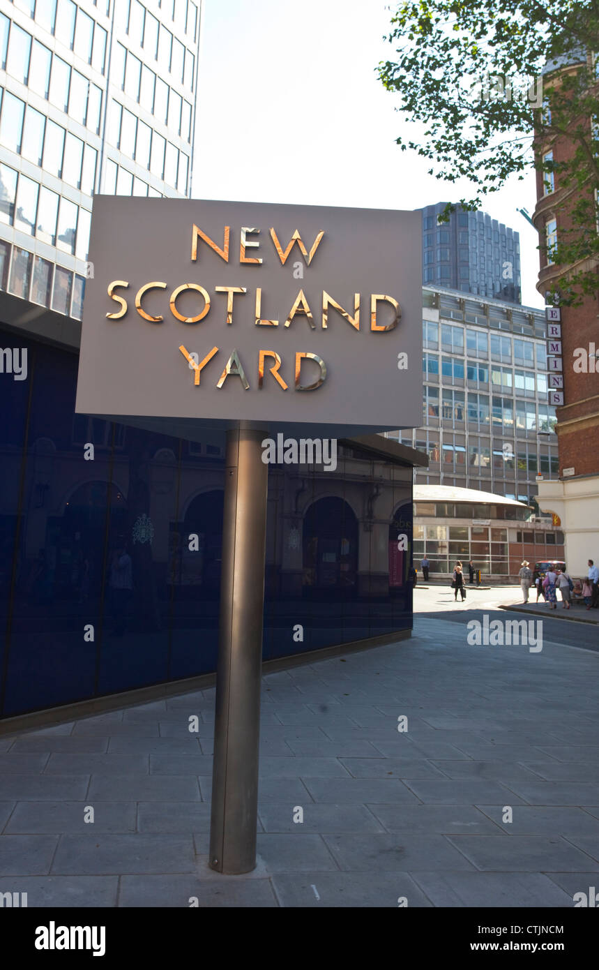 Rotating sign hi-res stock photography and images - Alamy