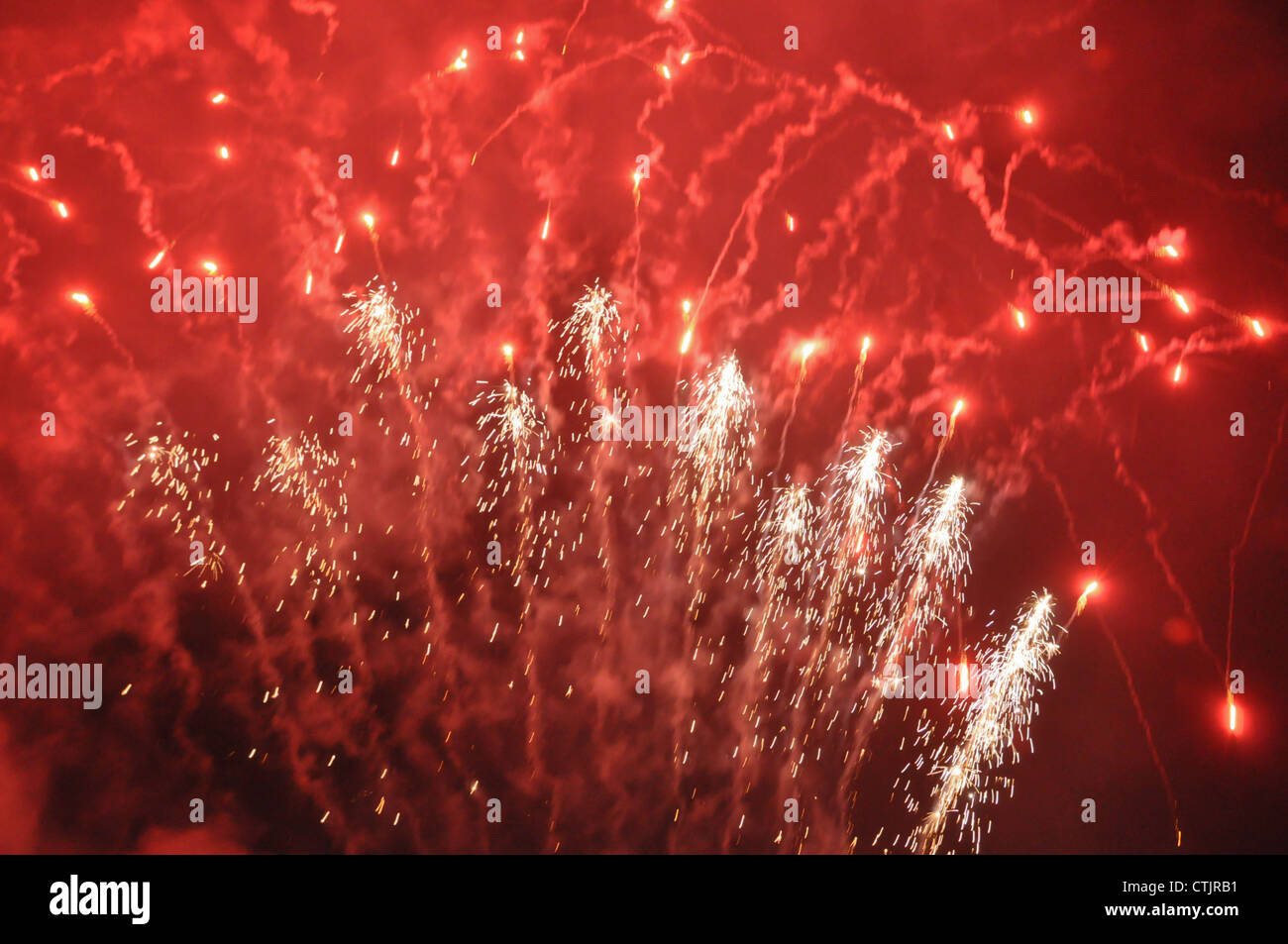 Red fireworks hi-res stock photography and images - Alamy