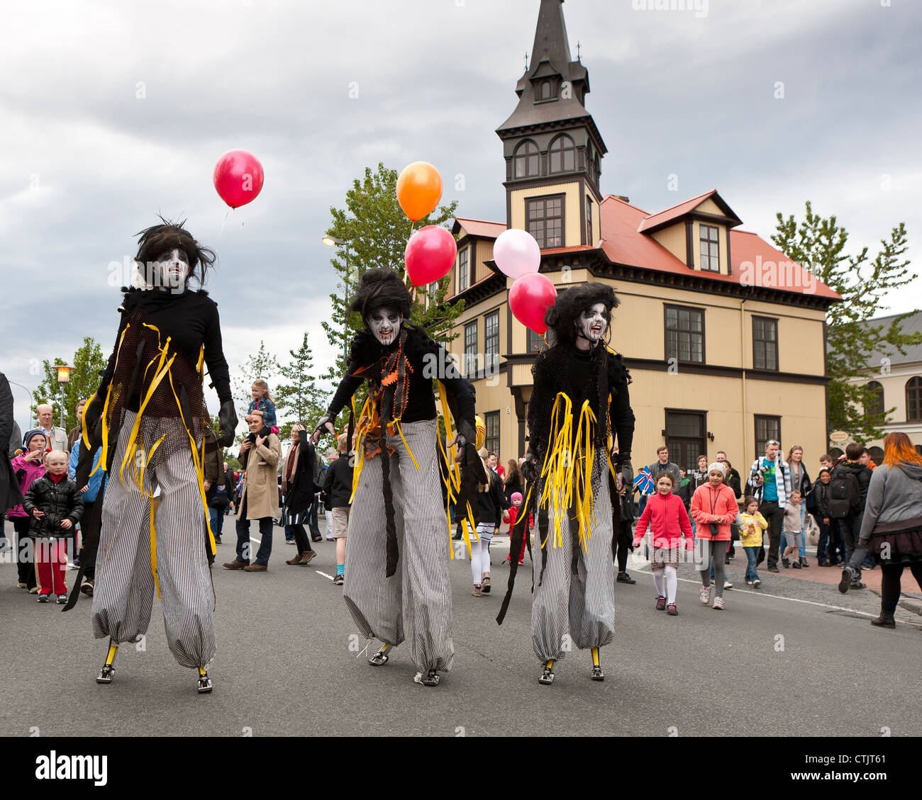 Performers outfit hi-res stock photography and images - Alamy