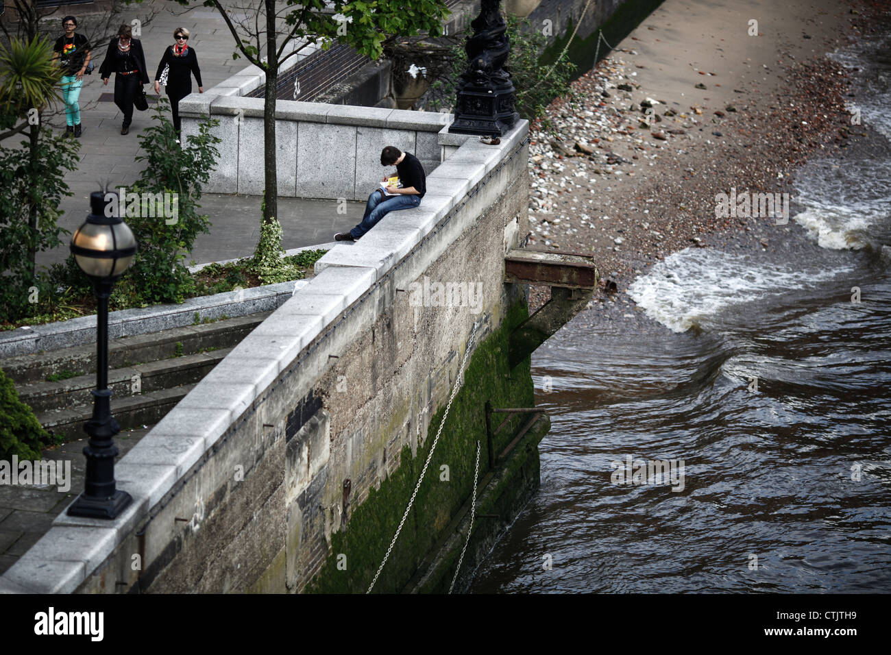 guy reading and writing at river thames Stock Photo - Alamy