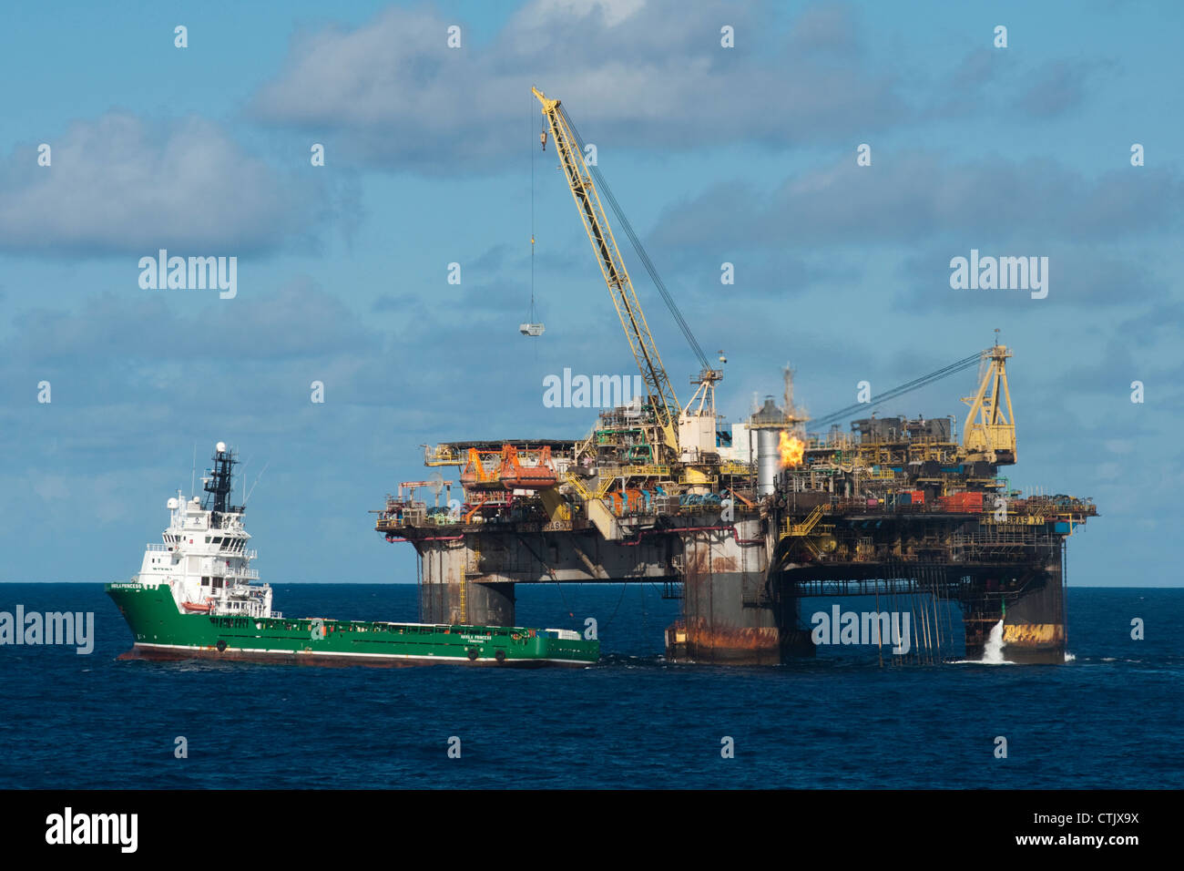 Crew transfer vessel crane hi-res stock photography and images - Alamy