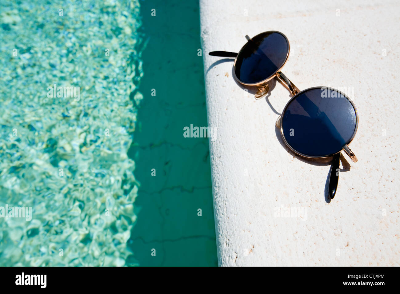 Round sun glasses hi-res stock photography and images - Alamy
