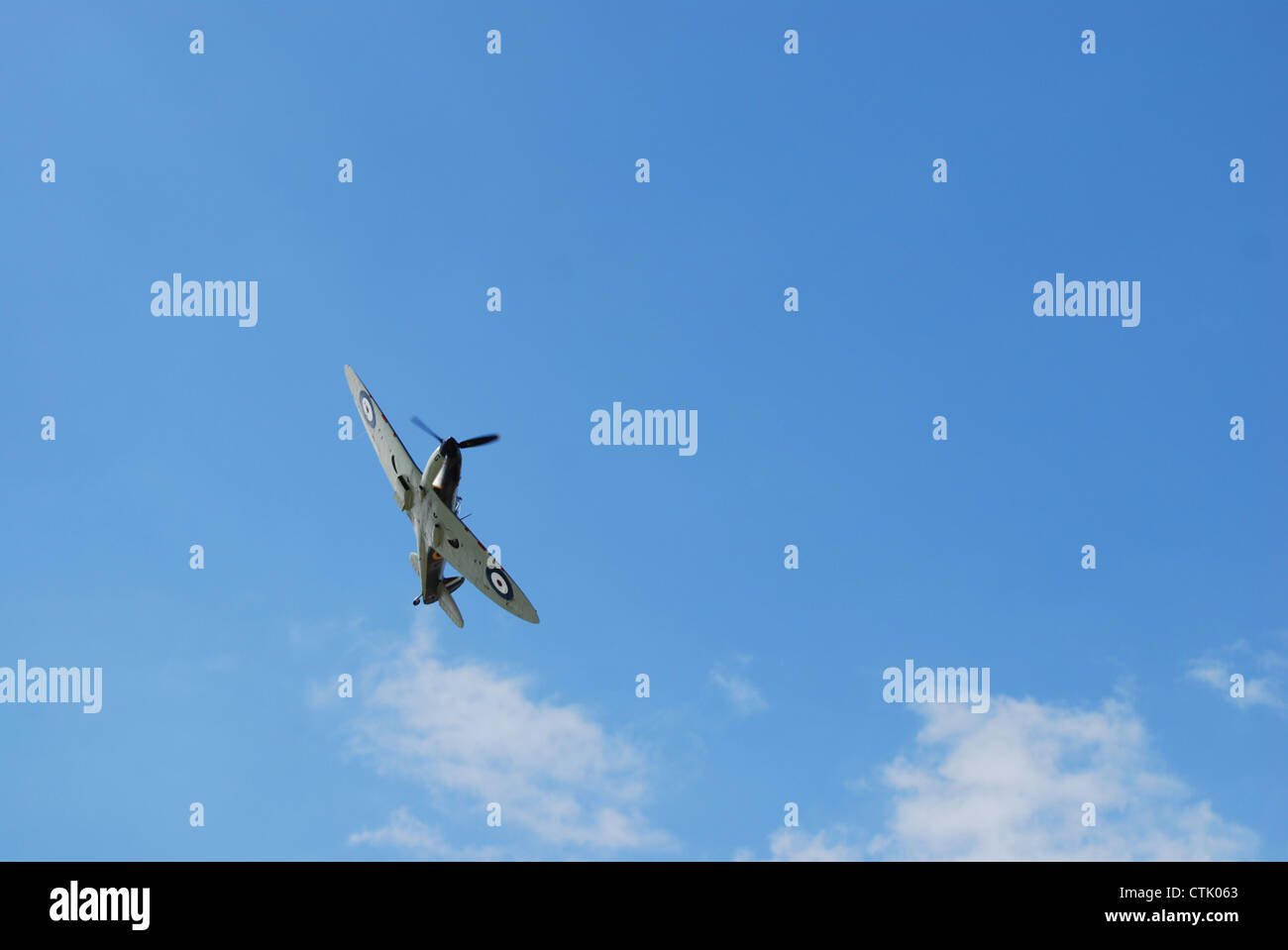 World war 2 spitfire aircraft hi-res stock photography and images - Alamy