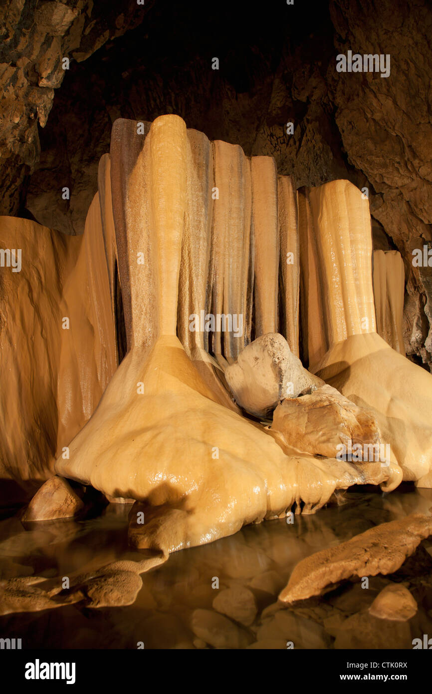Limestone caves philippines hi-res stock photography and images - Alamy