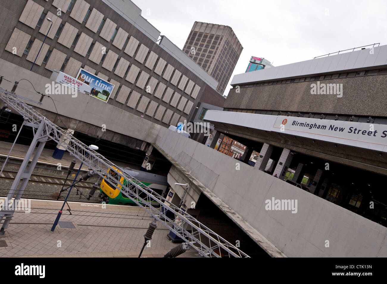 Birmingham new street railway station hi-res stock photography and ...