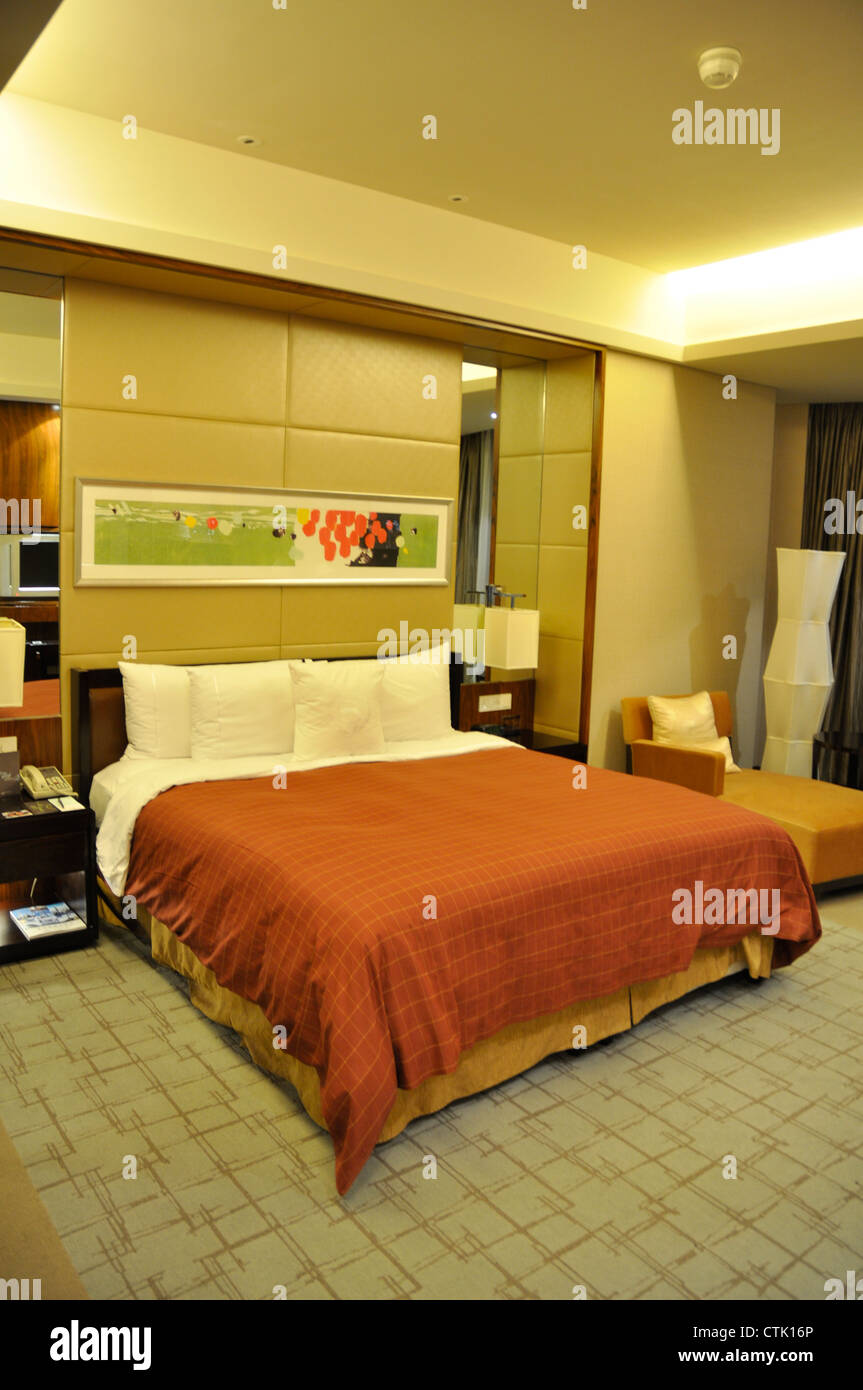 Empty bed night hi-res stock photography and images - Alamy