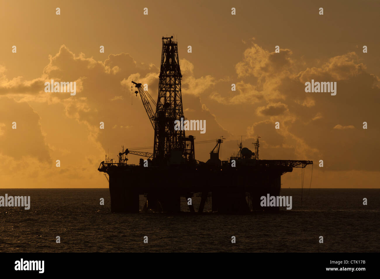 Offshore oil field sunset hi-res stock photography and images - Alamy