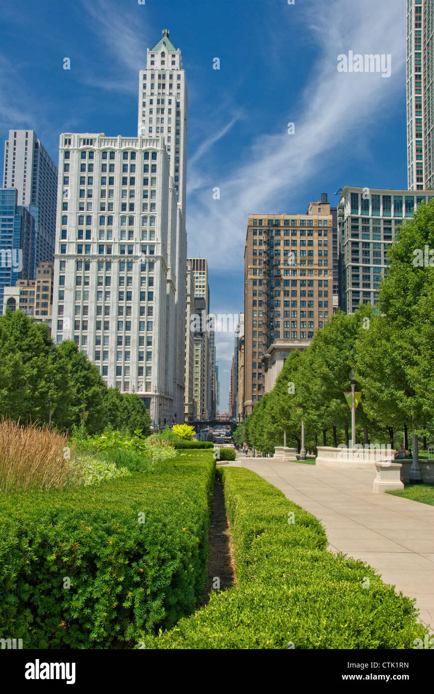 Millennium park chicago walkway hi-res stock photography and images - Alamy