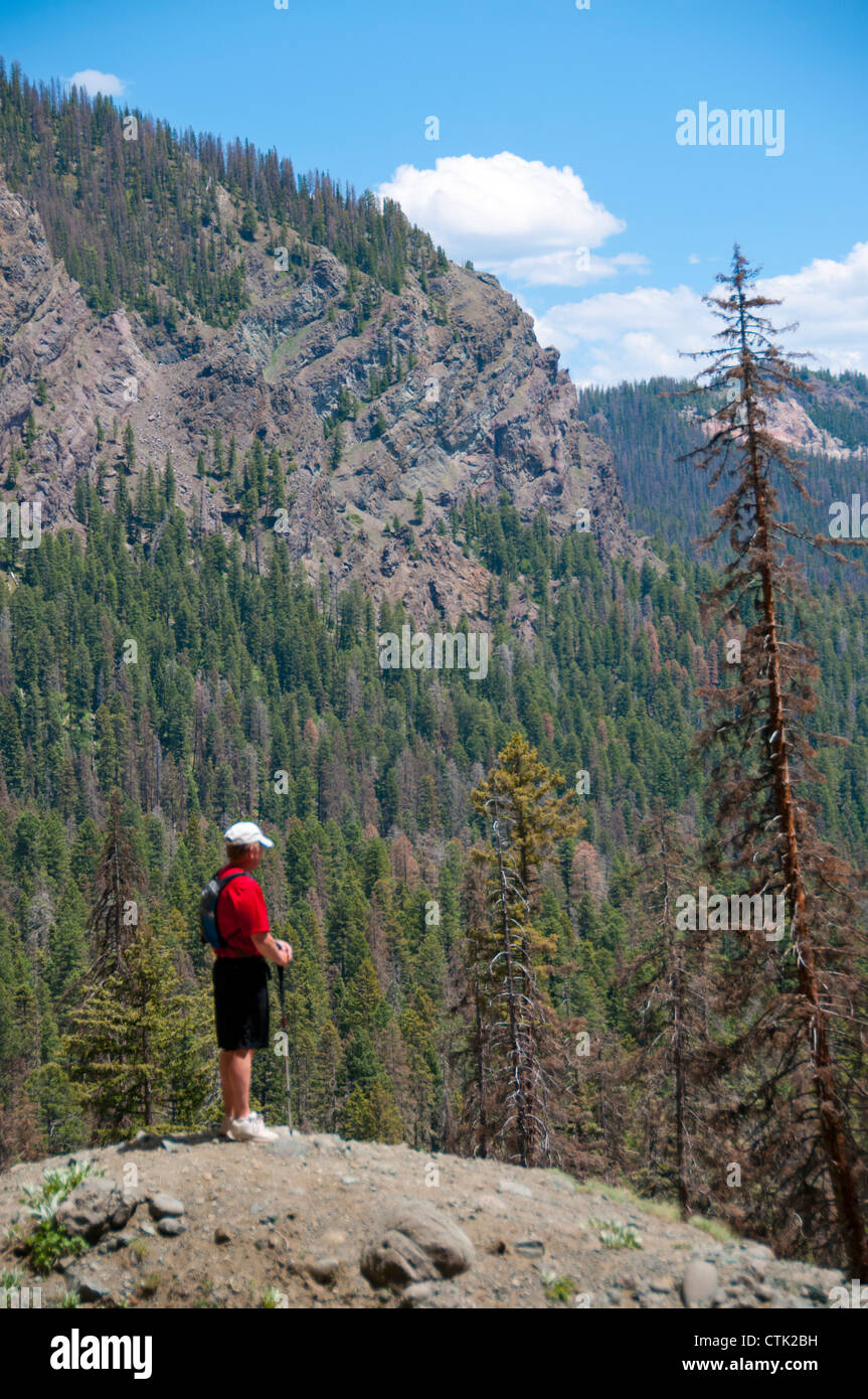 Lone male hiking hi-res stock photography and images - Alamy