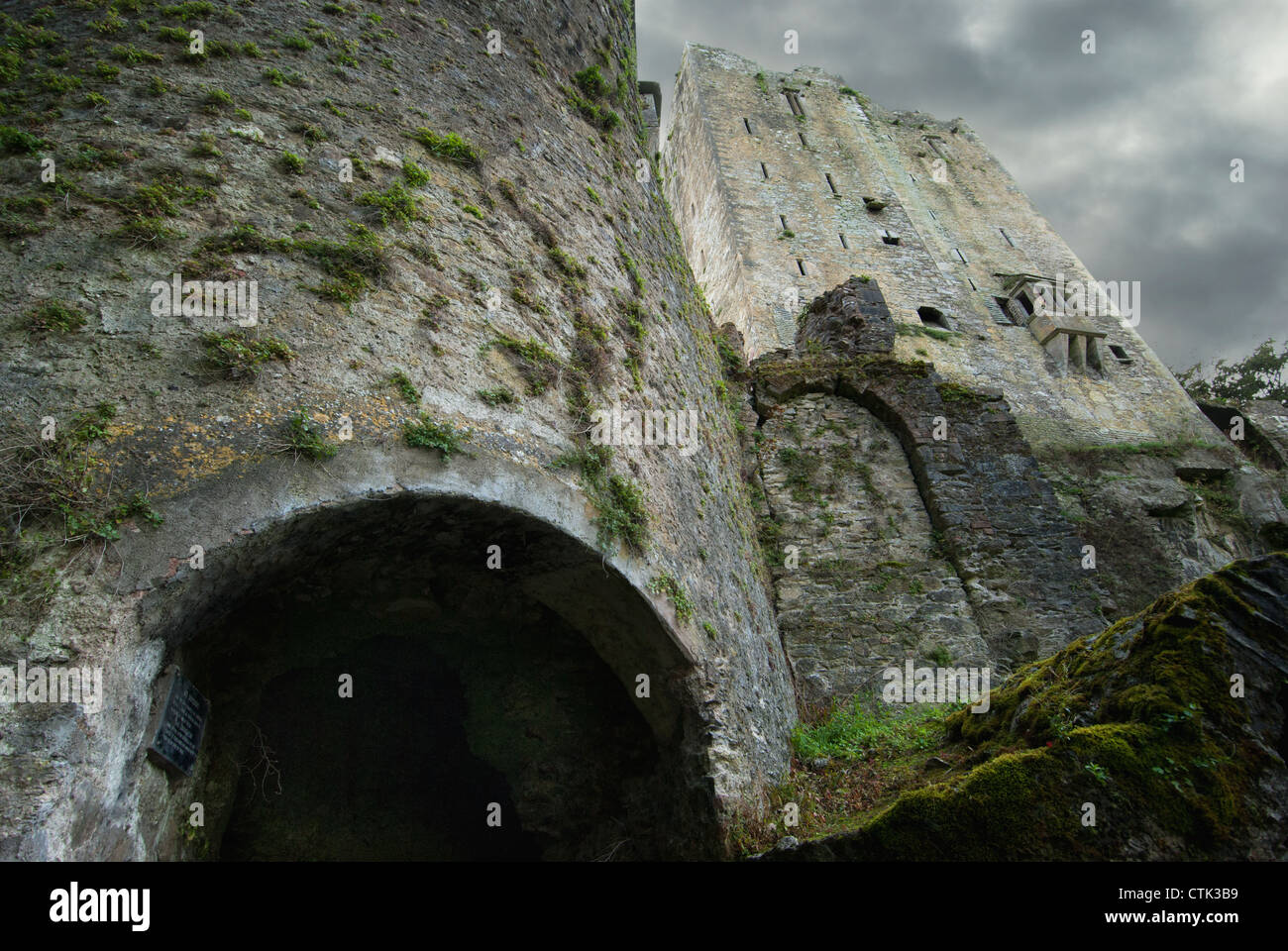 Historic stone arch entry hi-res stock photography and images - Alamy