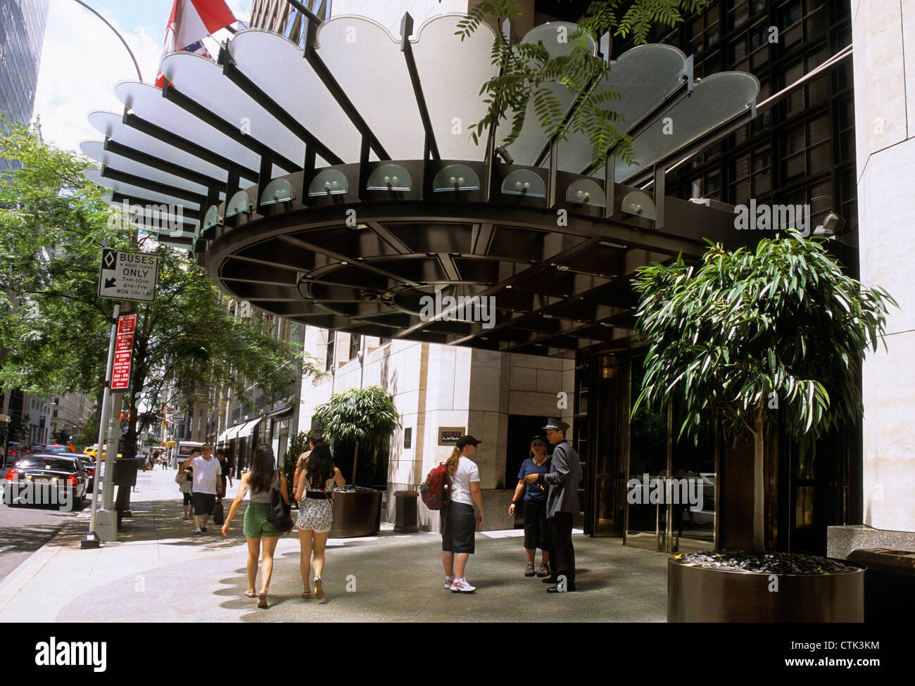 Fifty seventh street hi-res stock photography and images - Alamy