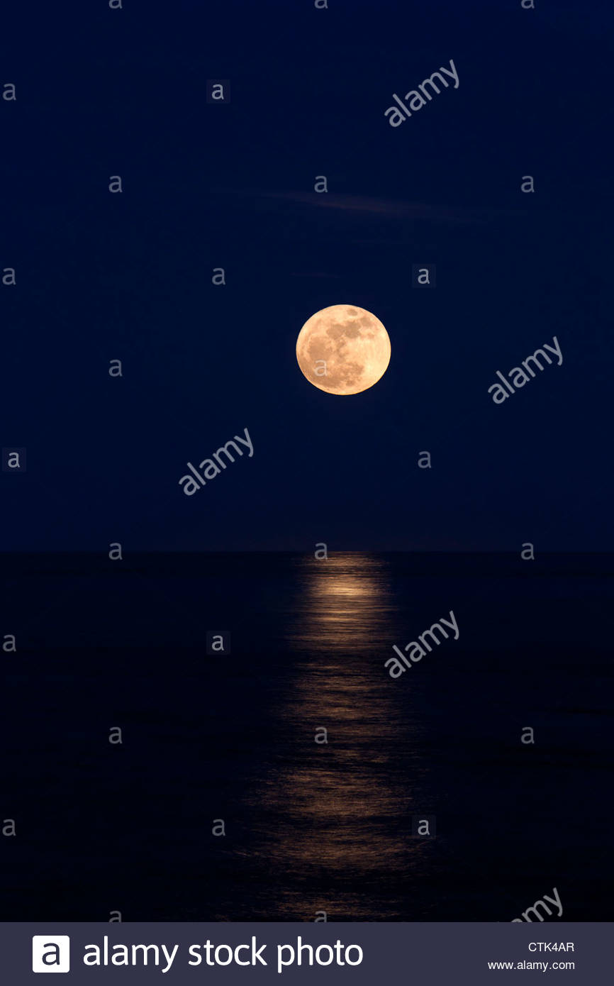 Full Moon Rise Over Ocean Stock Photos & Full Moon Rise Over Ocean ...