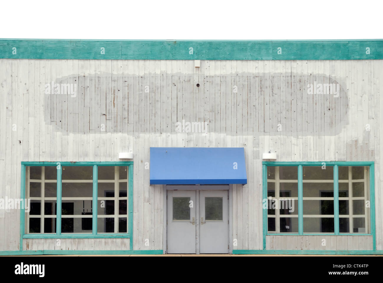 A vacant storefront building Stock Photo - Alamy