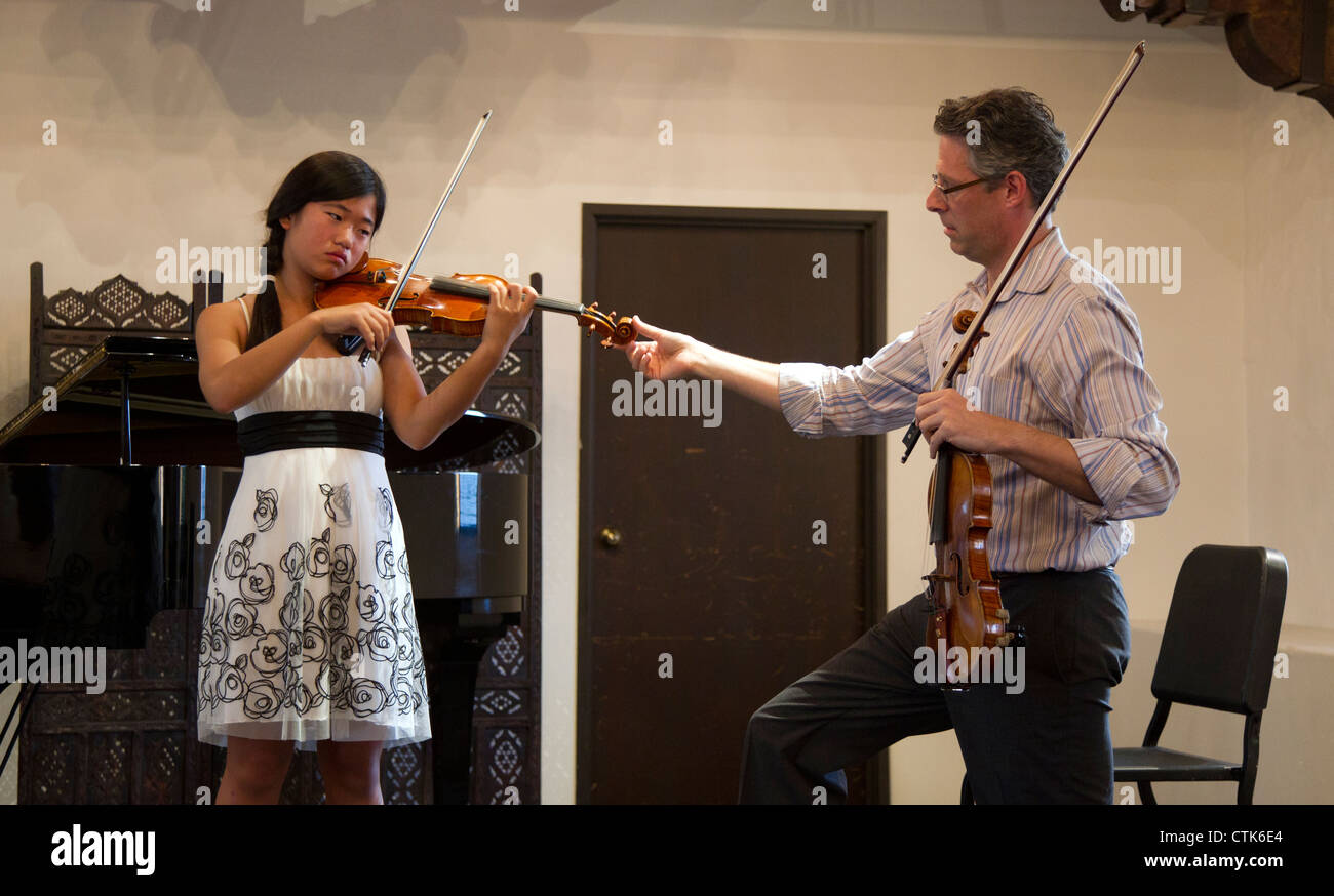 Violin master class hi-res stock photography and images - Alamy