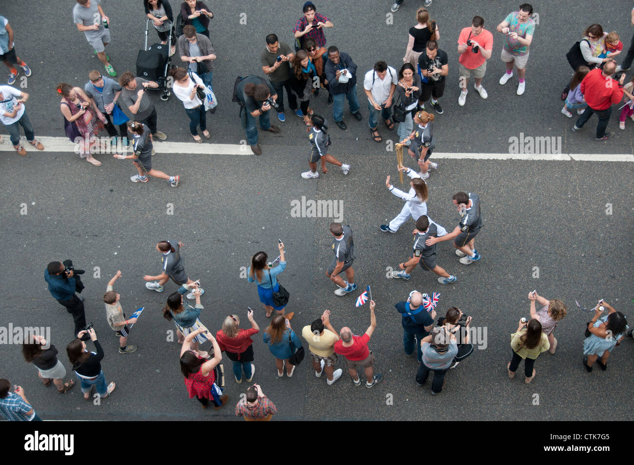 Overhead crowd hi-res stock photography and images - Alamy