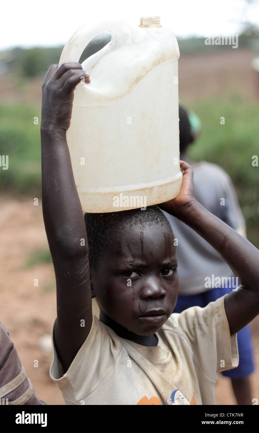 Drinking unclean water in africa hi-res stock photography and images ...